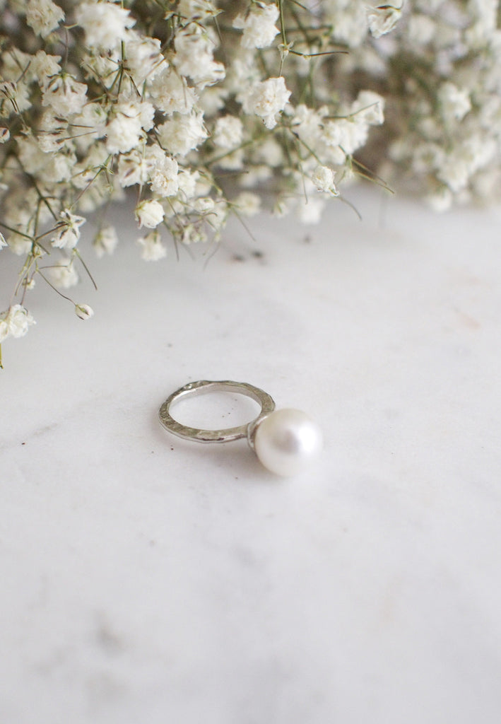 Alina Pearl Knuckle Ring – HELLO PARRY