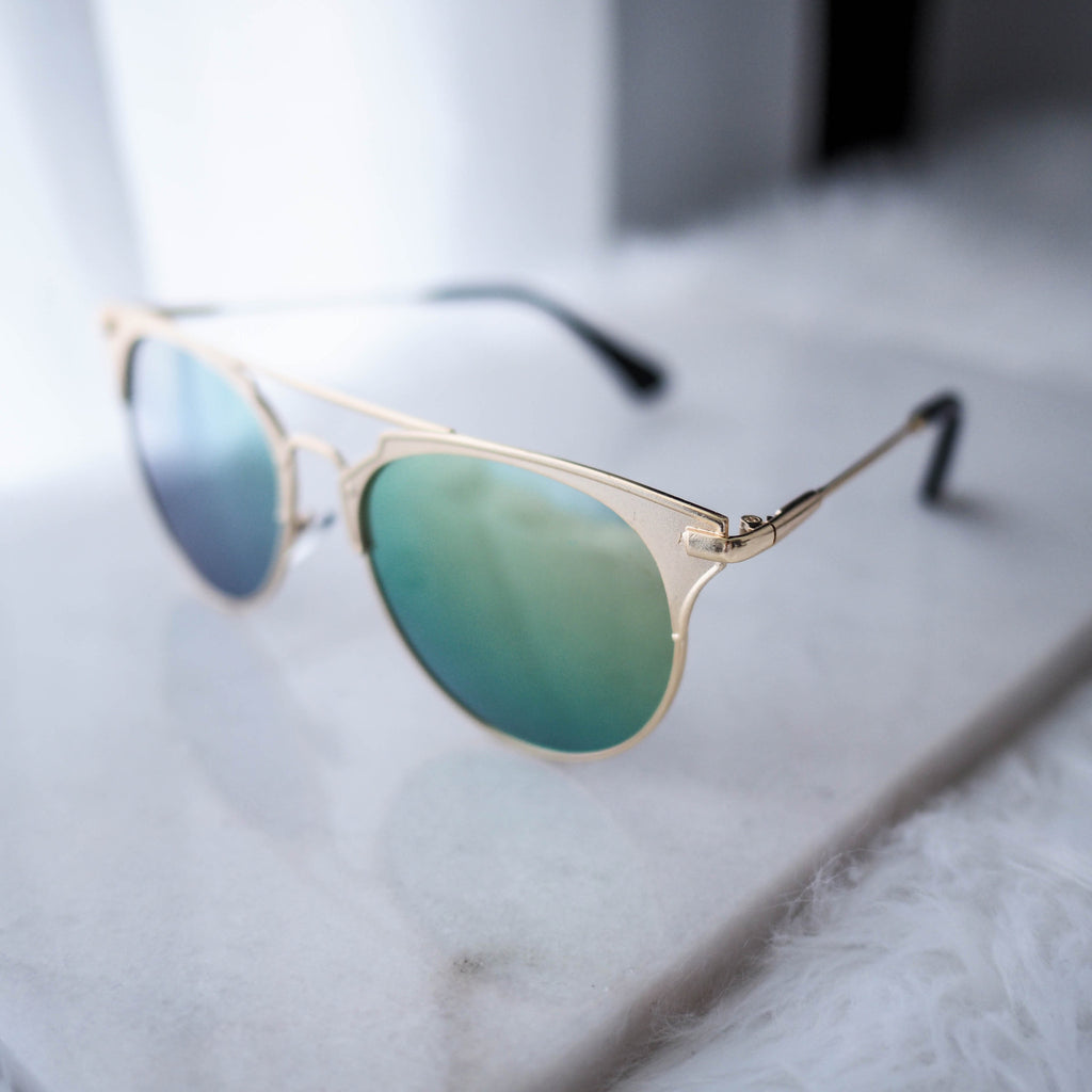Moscow Retro Gold Frame Sunglasses – HELLO PARRY